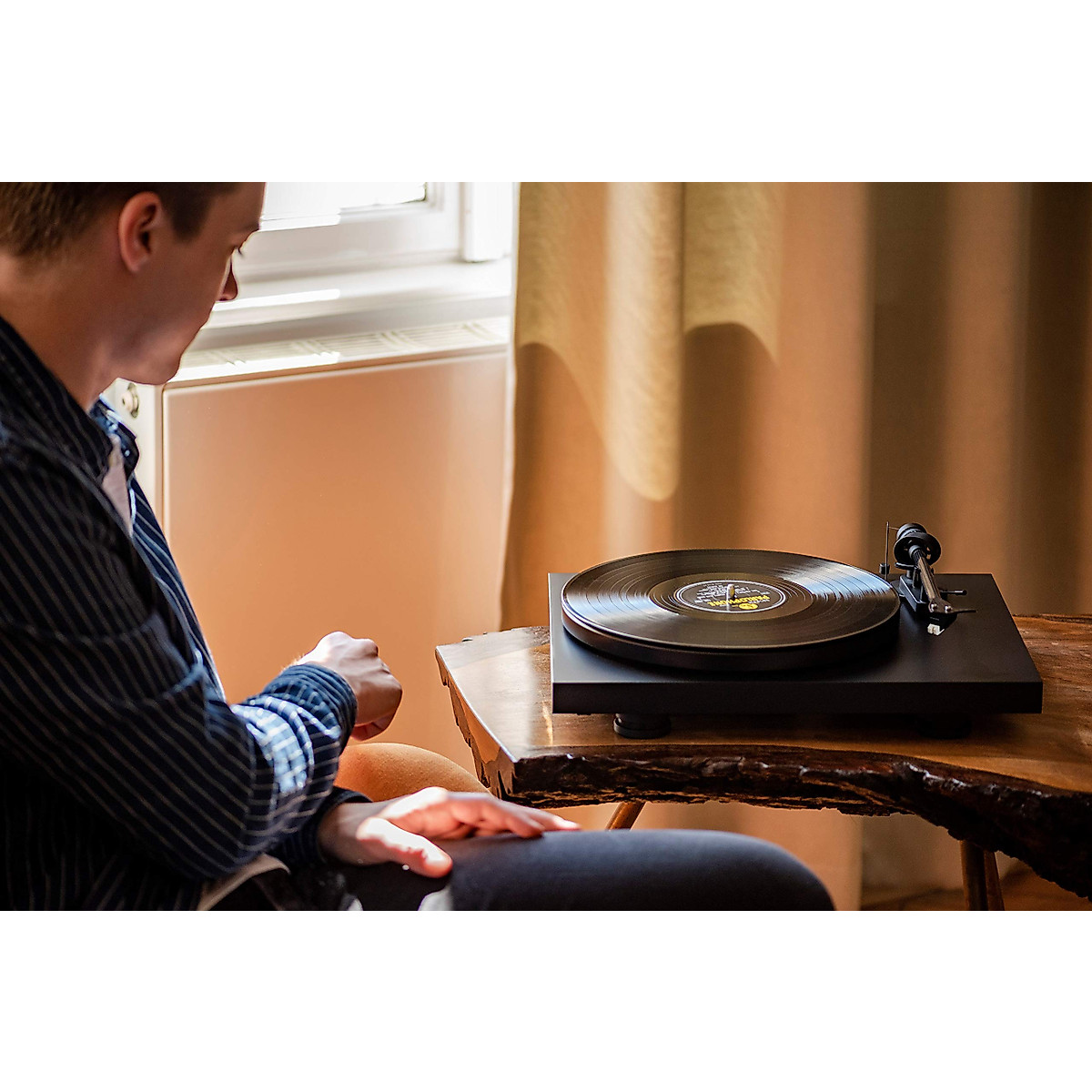 Pro-Ject Debut Carbon EVO, Audiophile Turntable with Carbon Fiber tonearm, Electronic Speed Selection and pre-Mounted Sumiko Rainier Phono Cartridge (High Gloss Black)