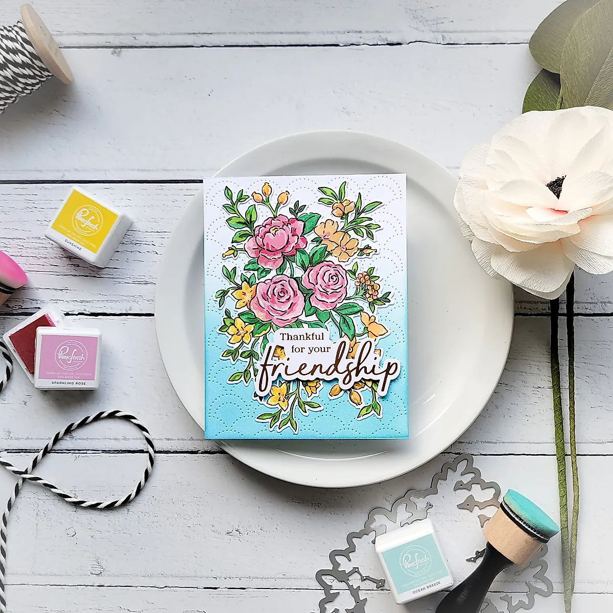 PINKFRESH STUDIO Dotted Scallops Cover Plate Die