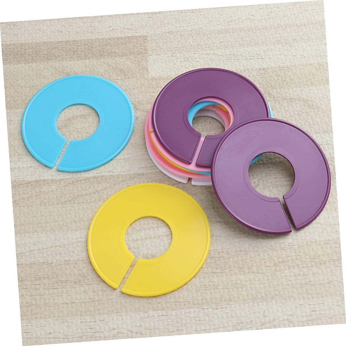Cabilock 10pcs Round Clothing Hanger Size Buckles Plastic Separation Clips for DIY Crafting Clothing Organization