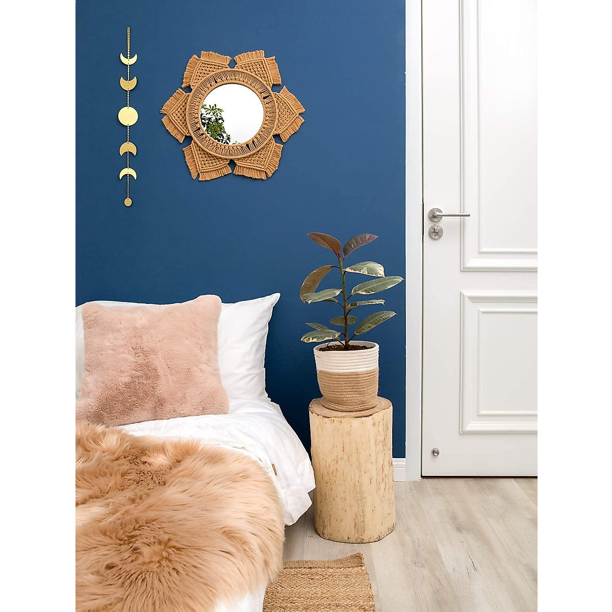 Mkono Moon Phase Wall Hanging Metal Boho Home Decor Vertical Chic Moon Garland for Dorm Nursery Bedroom Living Room Apartment Office, Decorative Wall Art Gift for Girls Mom, Gold