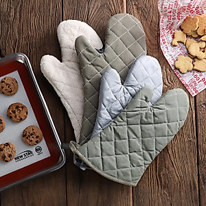 New Star Foodservice 32123 Terry Cloth Oven Mitts, Up to 400F, 13-Inch, Set of 2