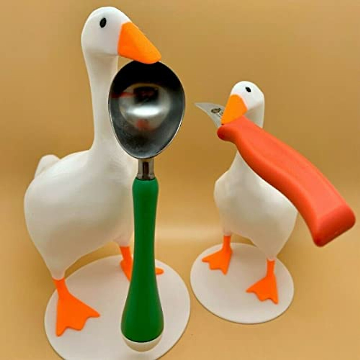 Goose Magnetic Key Holder - Magnetic Goose Resin Goose Statue Magnetic Tool Holder Home Decoration,Cute Animal Figurines Keys Holder for Keys, Glasses, Bells (Orange)
