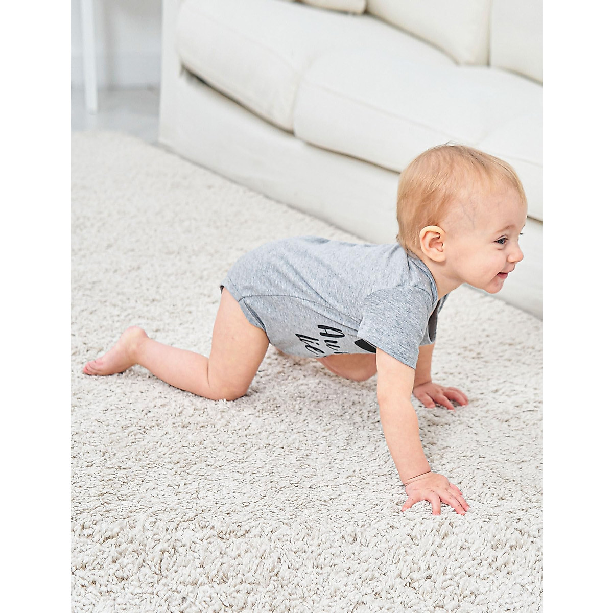 RAISEVERN Baby Clothes 0-3 Months Auntie's Lie Man Newborn Boy Girl Outfit Announcement Sayings Bodysuit Unisex Funny Infant Romper