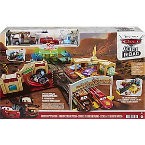 Mattel Disney and Pixar Cars On The Road Playset with 2 Toy Vehicles & Light-Up Countdown, Includes Lightning McQueen & Mater Truck