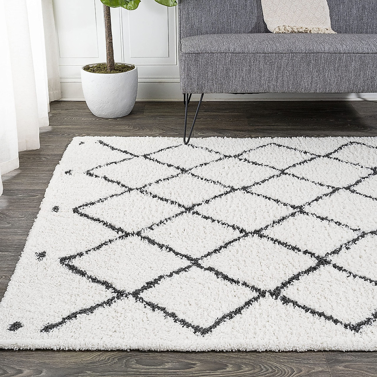 JONATHAN Y MOH410A-5 Cami Moroccan Style Diamond Shag Indoor Area-Rug Bohemian Contemporary Geometric Easy-Cleaning Bedroom Kitchen Living Room Non Shedding, 5 X 8, White/Black