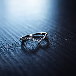 Kolmnurk Moissanite Wedding Band Half Eternity Rings for Women 0.3ct Lab Created Diamond Engagement Ring Sterling Silver V Shape Curved Moissanite Stacking Ring size 5-17