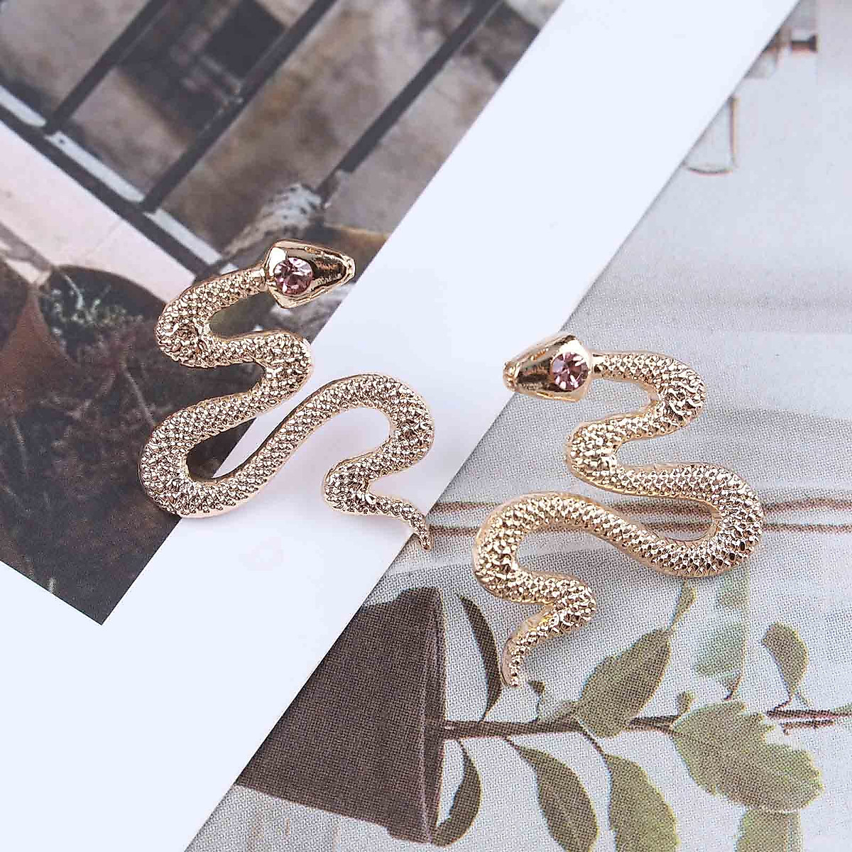 Yheakne Vintage Snake Stud Earrings Gold Snake Drop Earrings Gothic Serpent Earrings Punk Viper Cobra Earrings Jewelry for Women and Girls