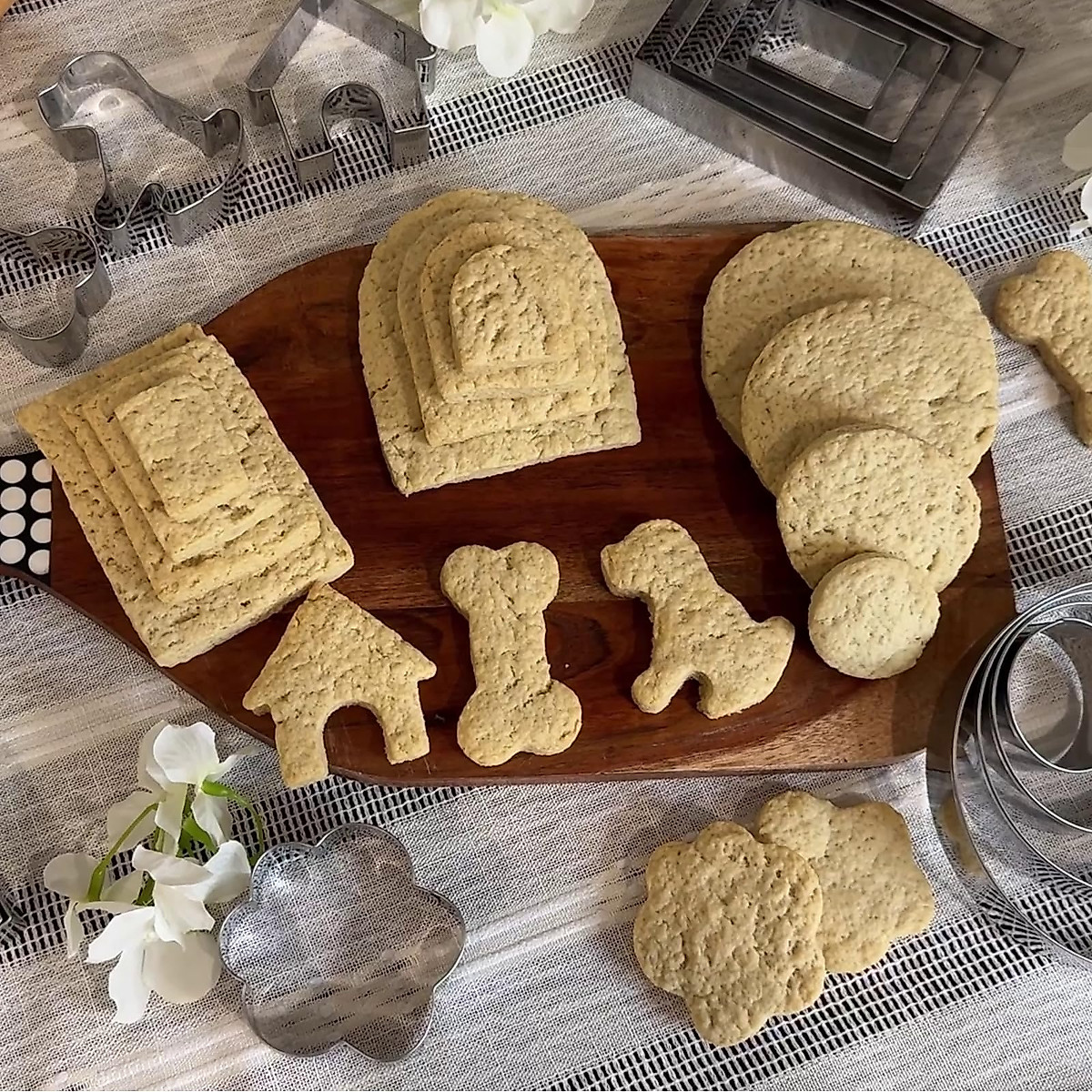 Dog Bone Cookie Cutter ANCKNE Bone Shape Cookie Cutter set Stainless Steel Homemade Dog Biscuit Treats Cutter 4 Pieces