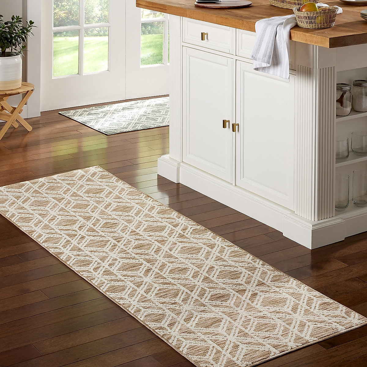 TOWN & COUNTRY EVERYDAY Walker Modern Diamond Everwash™ Washable Multi-Use Decorative Rug, Tufted Kitchen Runner Rug, Low-Profile Door Mat, Bath Rug with Non-Slip Backing, Beige, 24"x72"