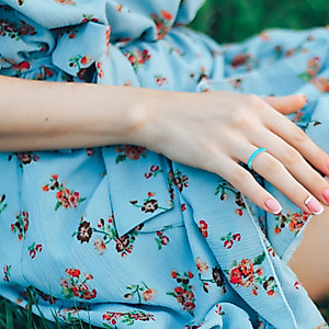 Hicarer 25 Pieces Colorful Resin Rings Set Acrylic Plastic Thin Rings Open Adjustable Band Rings Retro Aesthetic Ring Christmas Valentine's Day Birthday Party Gift for Women