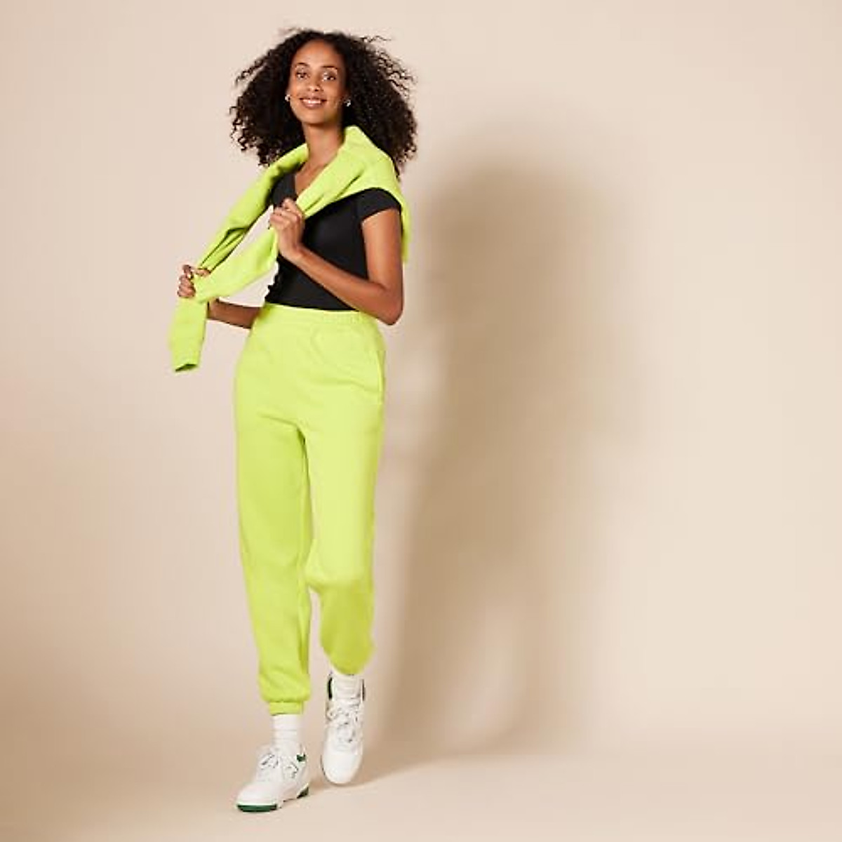 Amazon Essentials Women's Slim-Fit Short-Sleeve V-Neck T-Shirt, Pack of 2, Black, X-Large