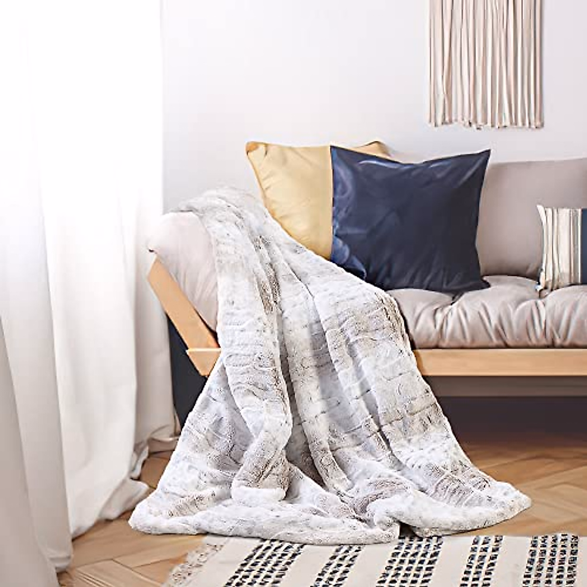 Kurrajong Farmhouse Luxurious Caramel and White Soft Throw Blanket for Couch | Elegant Faux Fur Blanket Bed Throw | Large Faux Fur Blanket 55" x 70" | Marbled Caramel and White Blanket Throw
