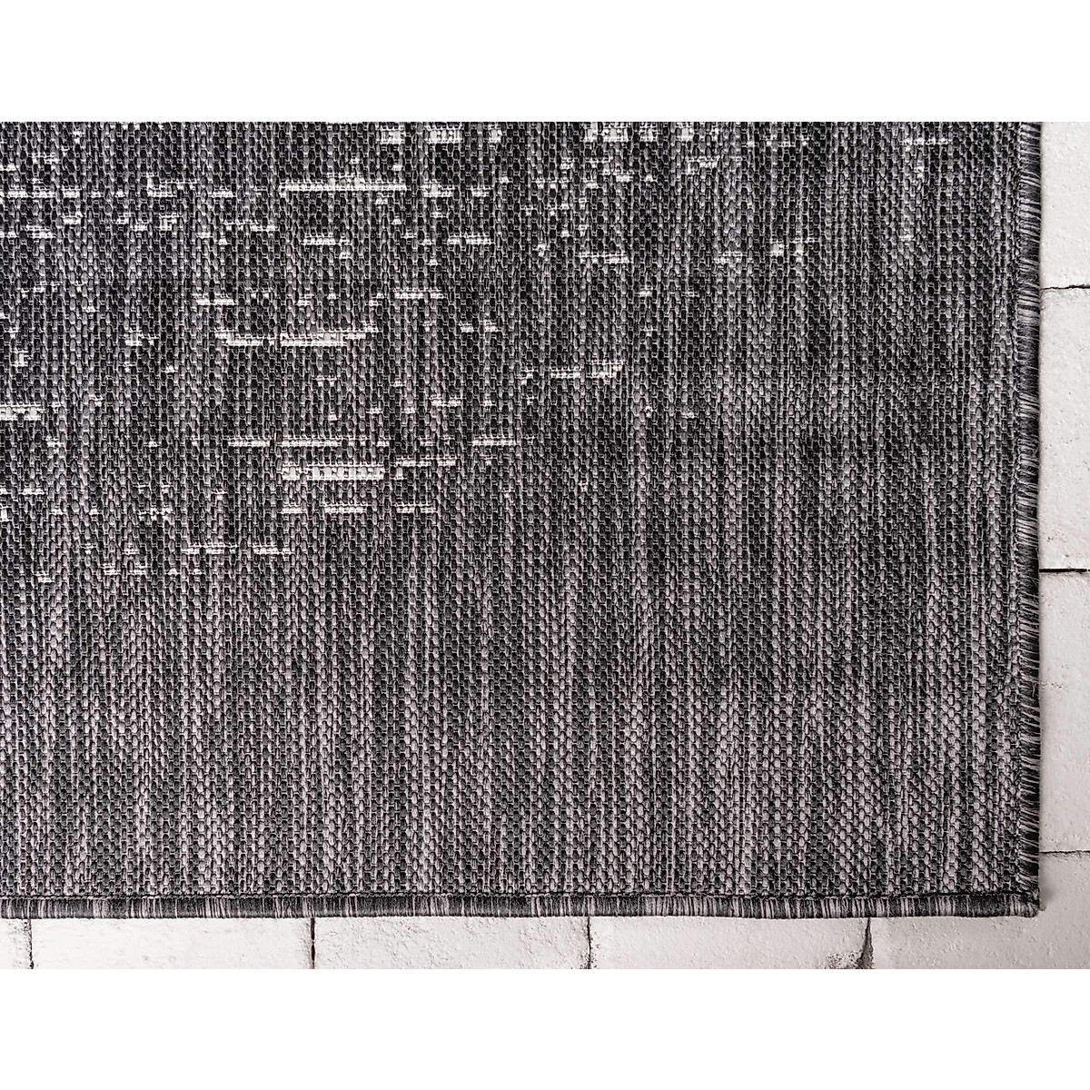 Unique Loom Outdoor Modern Collection Area Rug - Ombre (5' 1" x 8' Rectangle, Charcoal Gray/ Ivory)