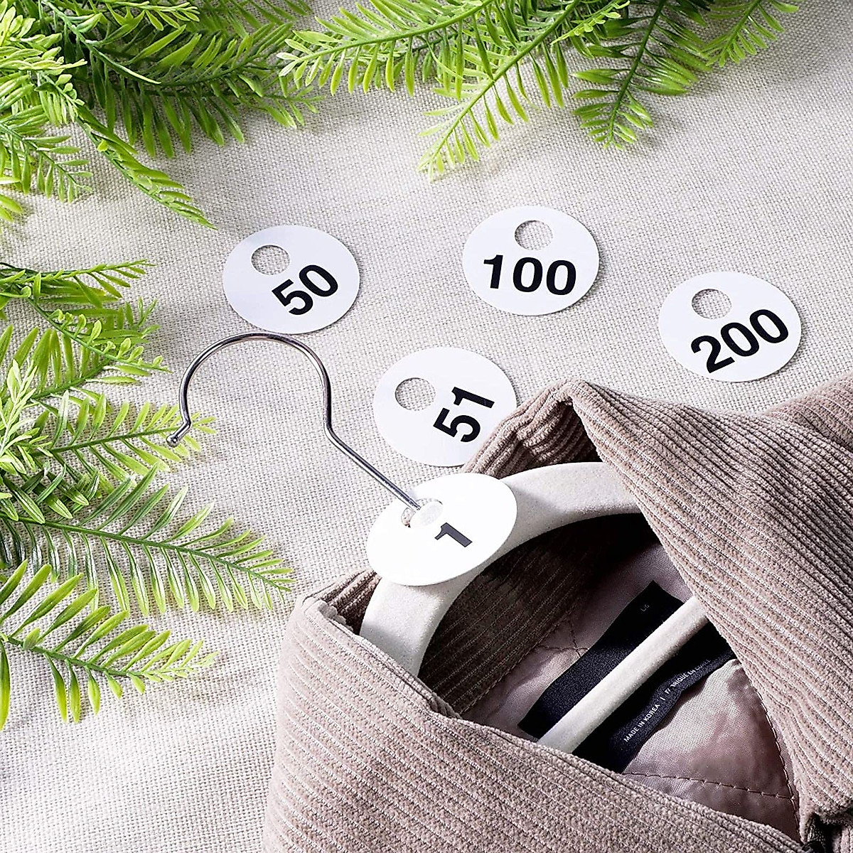 Juvale 2 Sets of Round Numbered Tags 1-300, Double-Sided Plastic Coat Check Tickets (1.7 in, 600 Pieces Total)