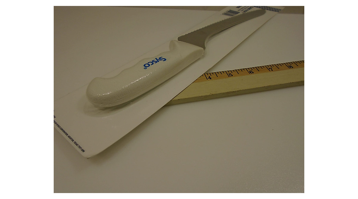 Sysco USA 9" Scalloped Sandwich Knife - Soft Grip