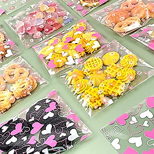 200pcs Small Self Adhesive Treat Bags Decorated Cookie Bags Resealable Treat Bags Heart Cellophane Plastic Individual Candy Bags for Wedding Valentine's Day Birthday Party 3.94" x 3.94"