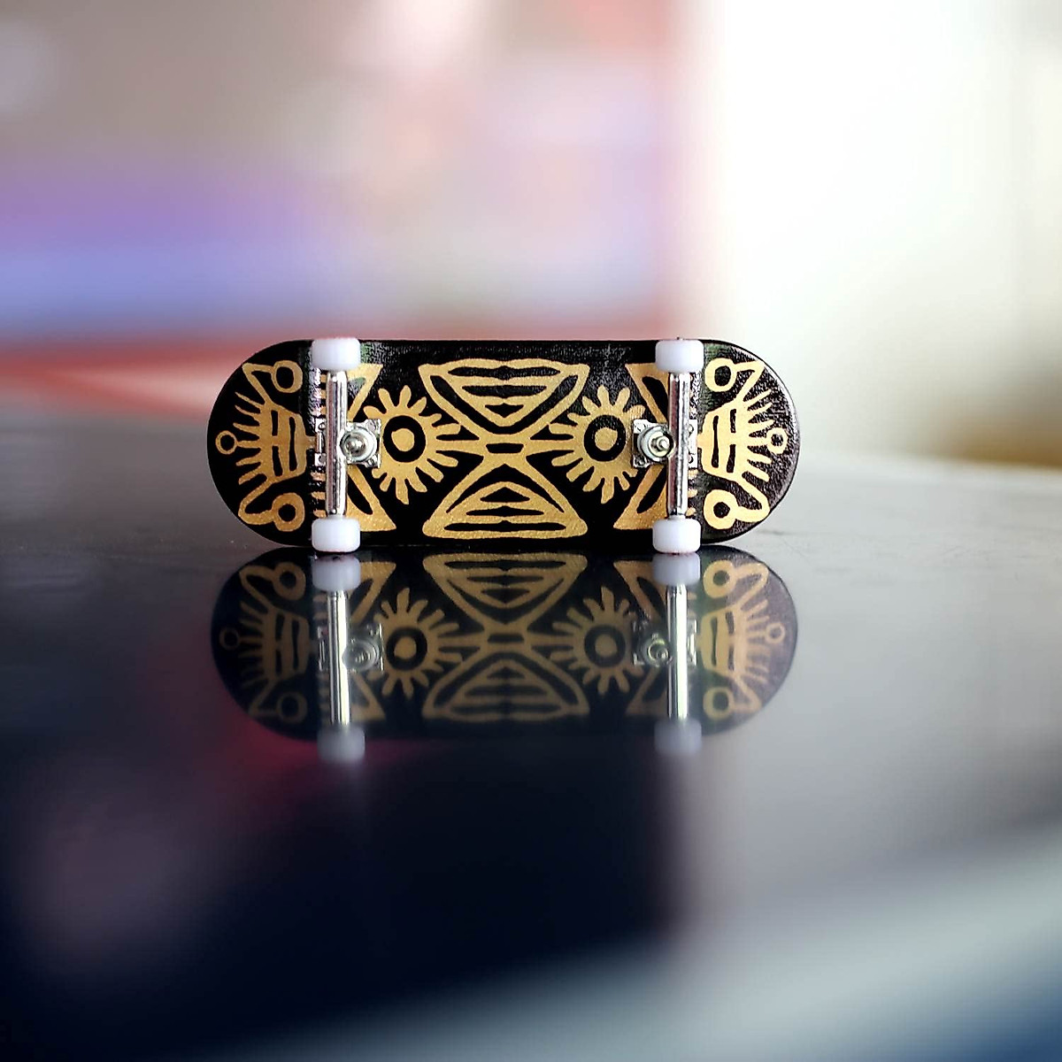 NOAHWOOD Crown LOGO Wheels iii White (ABEC-5 Bearing) + (Gift Prince Trucks) (Gift 34mm Silvery Hanger + Black Baseplate)