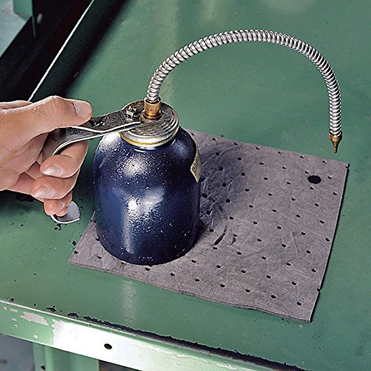 Absorbent Mat Pads in a Dispenser Box by New Pig | Premium Oil Absorbent Pads | 10" x 13" Oil Mats | 100 All Purpose Premium Absorbent Pads | Heavyweight | MAT251