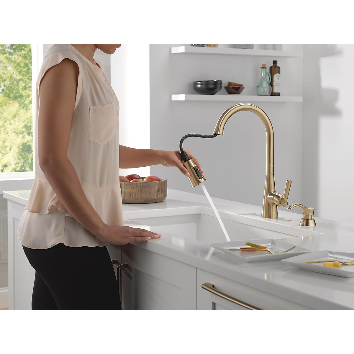 Delta Faucet Boyd Kitchen Faucet with Soap Dispenser, Kitchen Faucets with Pull Down Sprayer Gold, Kitchen Sink Faucet with Magnetic Docking Spray Head, Champagne Bronze 19893Z-CZSD-DST