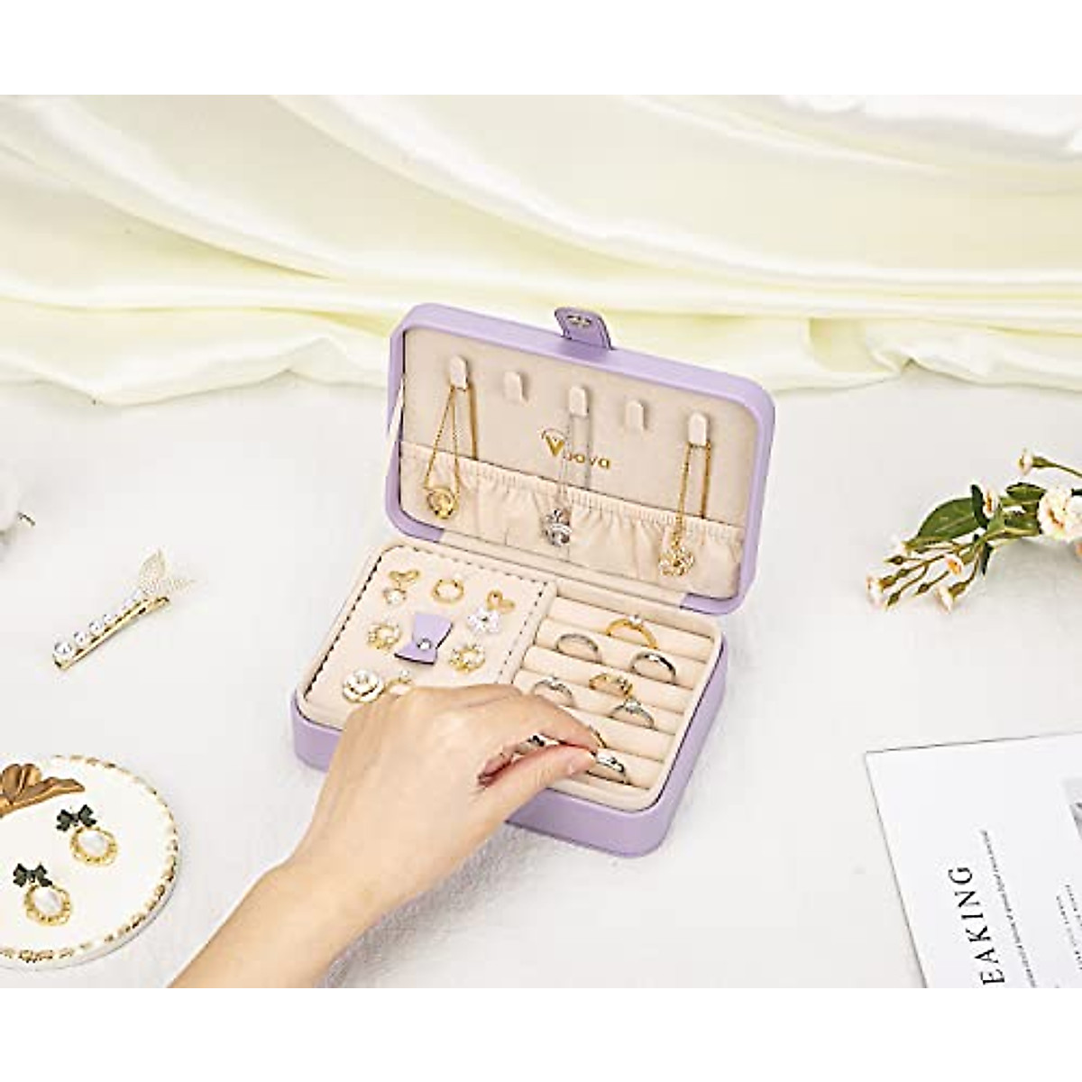 Voova Small Jewelry Organizer Box, Travel Jewelry Case for Women Teen Girls, Mini PU Leather Portable Jewellery Storage Boxes Holder with Smart Earrings Plate for Necklaces Rings Bracelets, Lavender