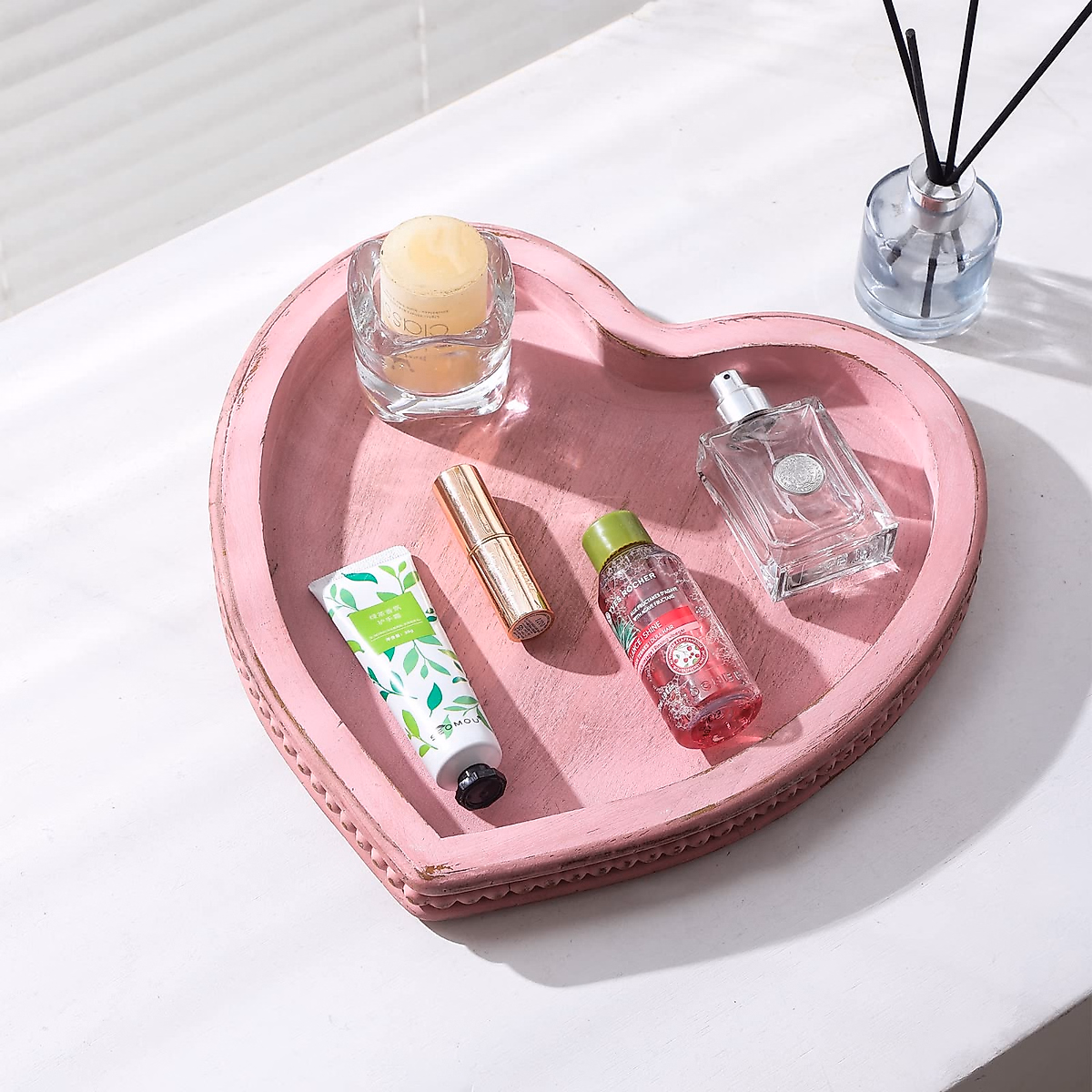 FESTWIND Heart Shaped Decorative Tray, Wooden Tray for Decor Coffee Table Dinning Table, Kitchen Island Decor Centerpiece, Farmhouse Tray Beaded Distressed Pink