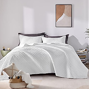 CozyLux Summer Quilt Sets King Size White 3 Pieces - Lightweight Soft Bedspread - Lantern Ogee Pattern Coverlet Bedding Set for All Season - 1 Quilt and 2 Pillow Shams - White, 106"x96"