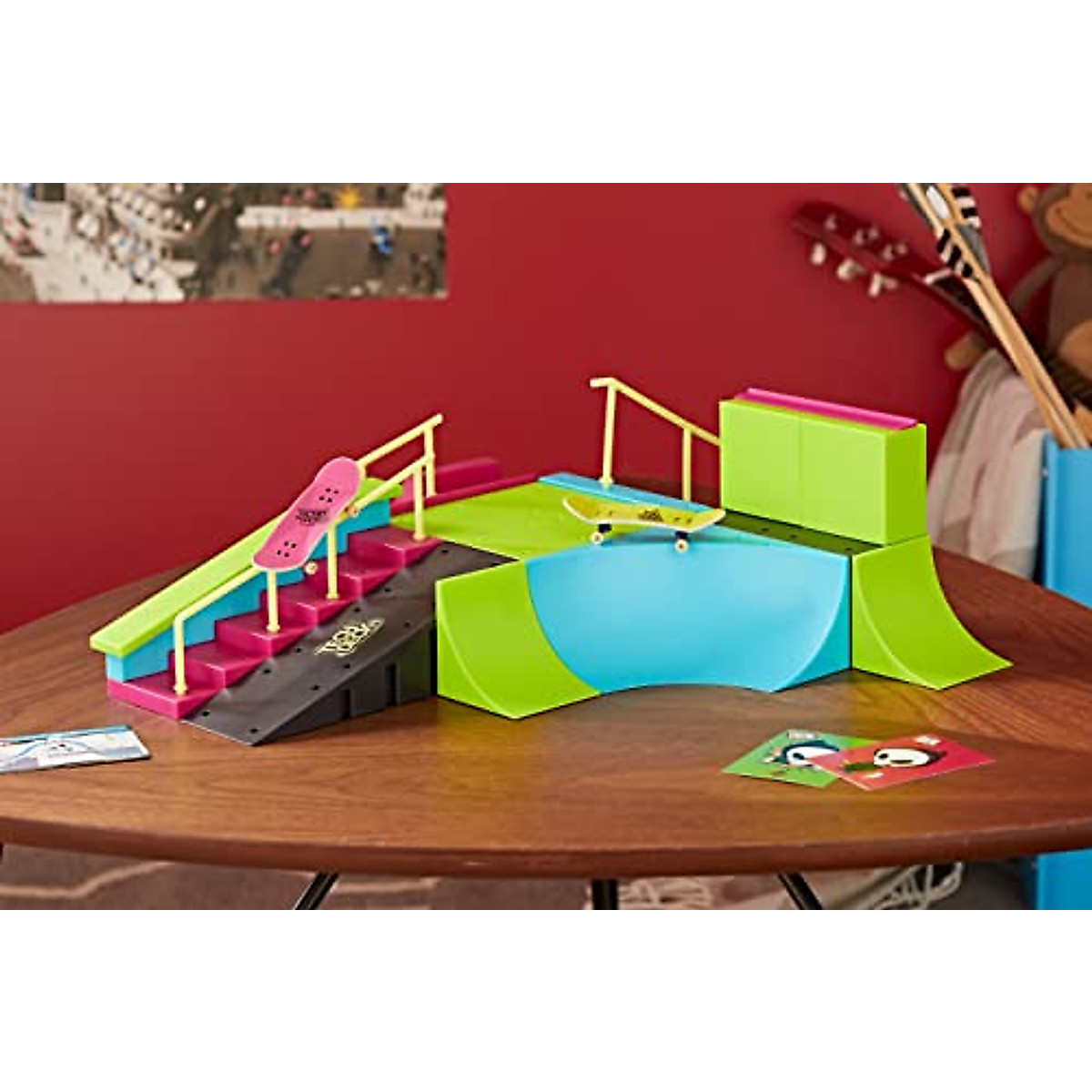 Tech Deck, Neon Mega Park X-Connect Creator, Customizable Glow-in-The-Dark Ramp Set with 2 Blind Skateboard Fingerboards, 90+ Pieces, Gift for Ages 6+