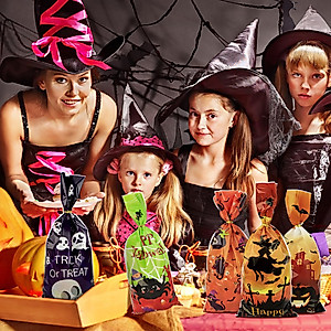 Halloween Treat Bags, Halloween Cellophane Treat Bags, 50 PCS Halloween Candy Bags, Halloween Cello Cookie Goodies Gift Bags with 50pcs Ties for Halloween Trick or Treat Party Favors Supplies, 5 Style