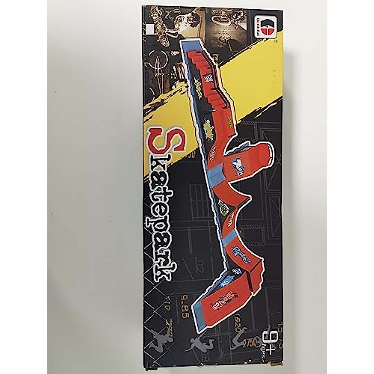 Mini Finger Toy Skateboard Park Ramp Kit, MOMSIV Fingerboard Half Pipe Ultimate Parks Training Props Accessories for Kids Adult (Style D)