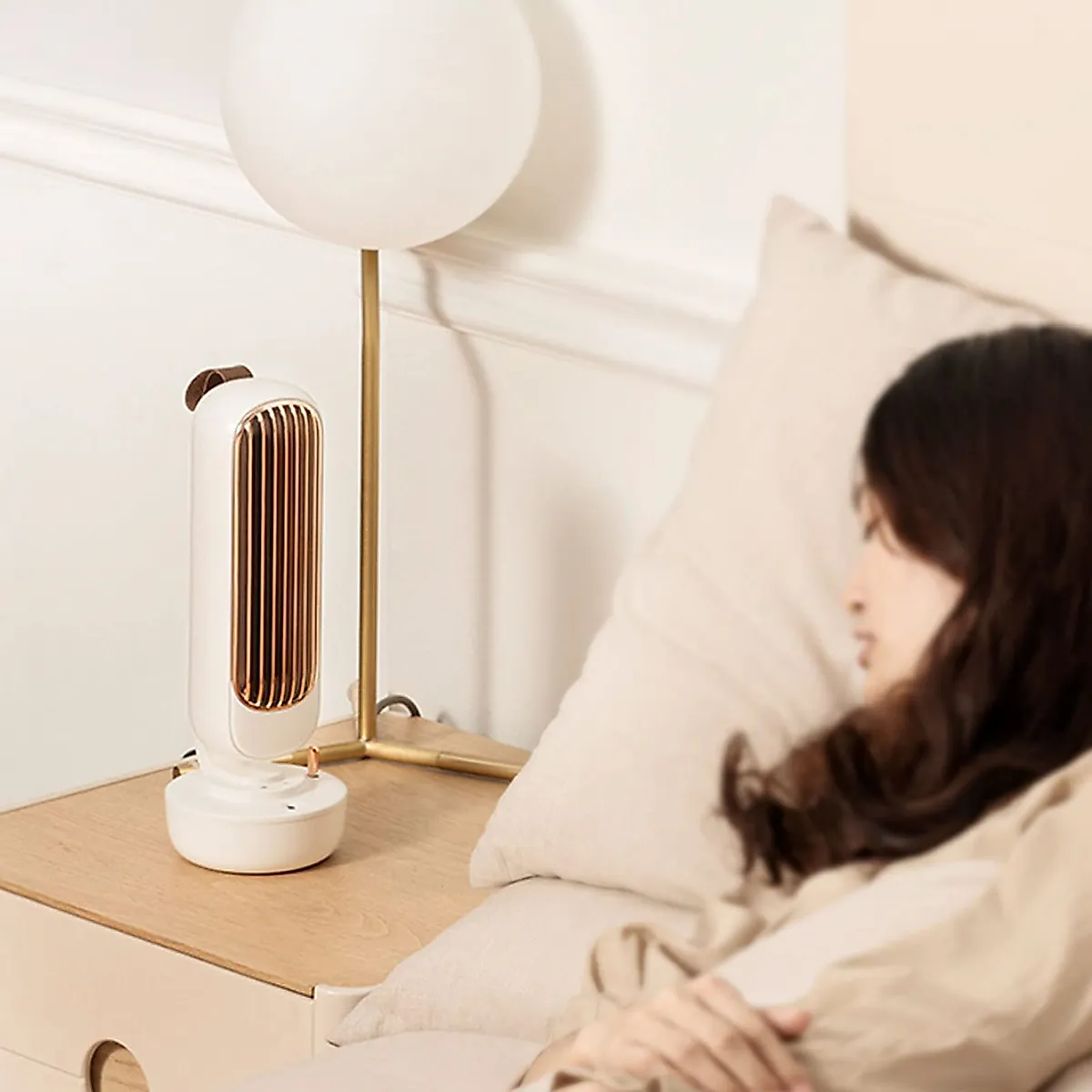 GLOGLOW Tower Fan with 220ml Water Tank Oscillating Tower Fan Small Quiet Fan with 3 Speeds 3 hrours Regular Long Spray, 6 hours Fixed Time Spray for Bedroom Office