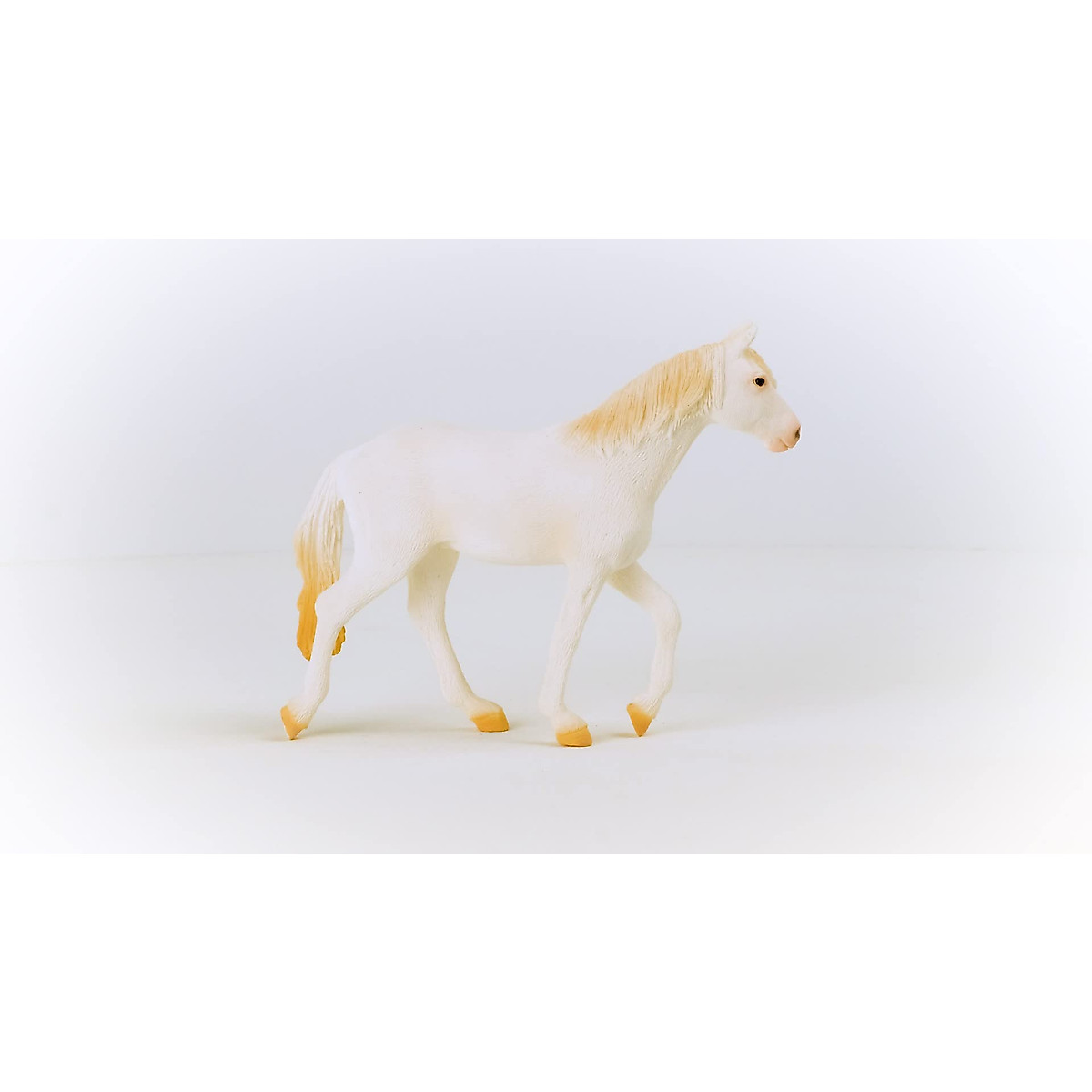 Schleich Farm World Camarillo Mare Horse Figurine - Realistic and Durable Farm Animal Toy Figure with Authentic Details, Fun and Imaginative Play for Boys and Girls, Gift for Kids Ages 3+