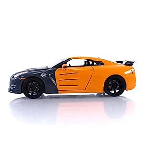 Naruto 1:24 2009 Nissan GT-R(R35) Die-Cast Car & 2.75" Naruto Figure, Toys for Kids and Adults