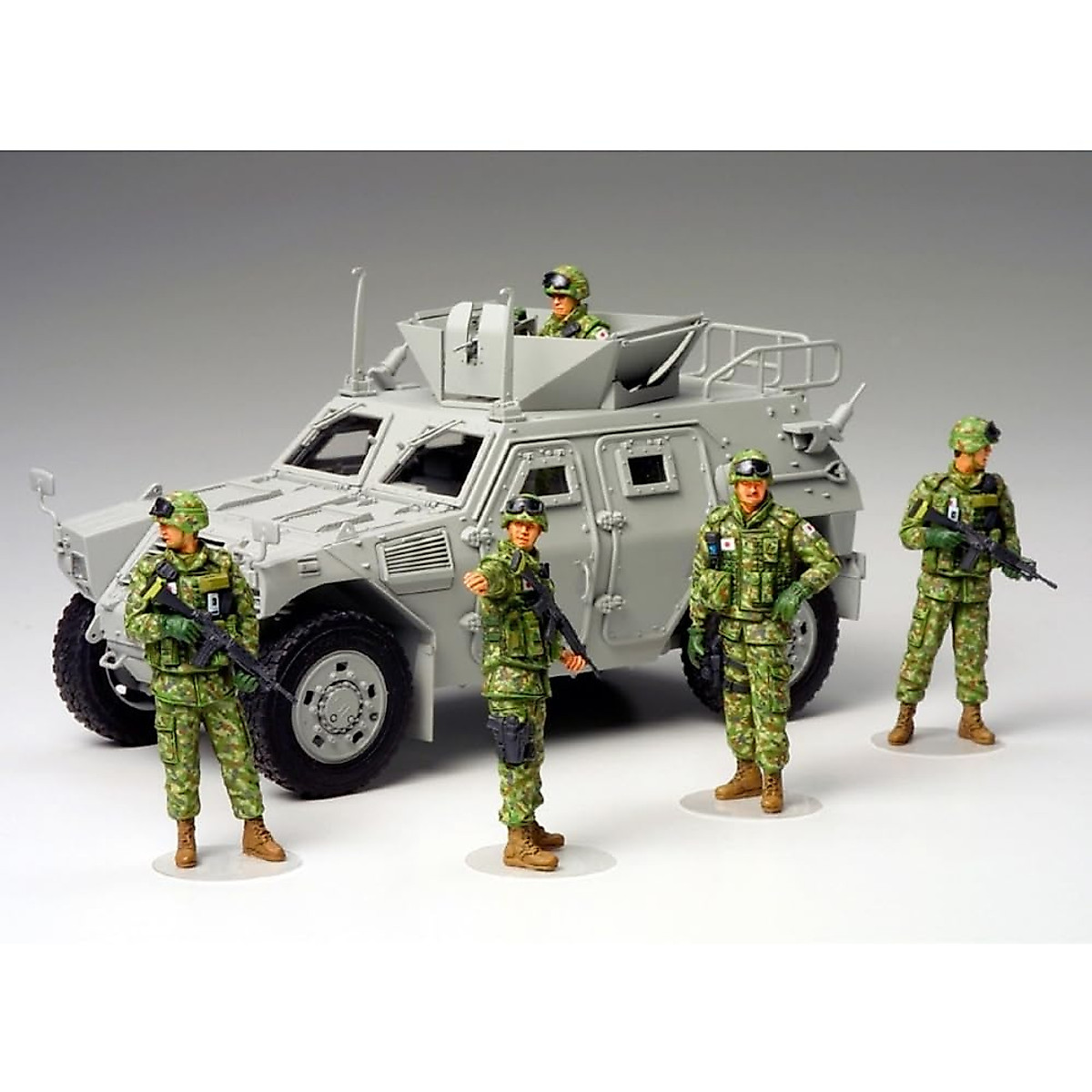 Tamiya 1/35 JGSDF Iraq Human Asst Team Model Kit - 5 Figures, 110mm Panzerfaust 3 Anti-Tank Rocket Launcher, Decals - Assembly Required - Ages 14+