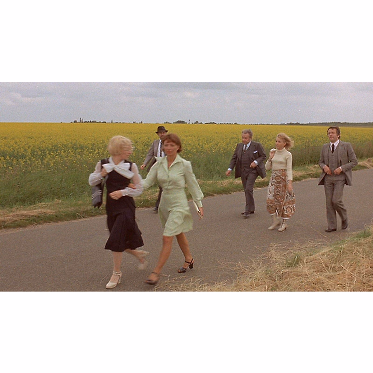 Three Films by Luis Buñuel (The Discreet Charm of the Bourgeoisie, The Phantom of Liberty, That Obscure Object of Desire) (The Criterion Collection) [Blu-ray]