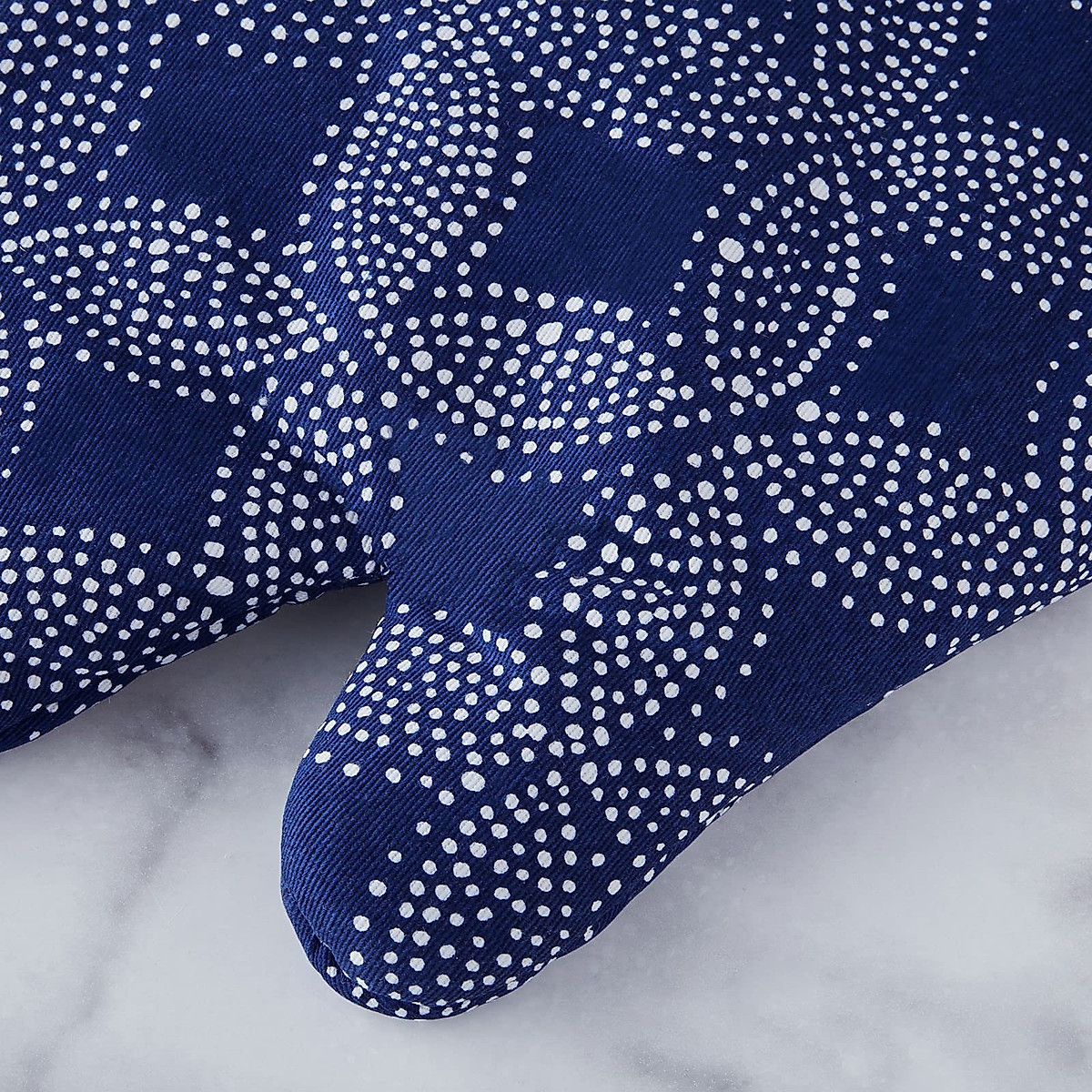 Tommy Bahama Island Tile Oven Mitt 2-Pack Set, Navy Blue, 7"x14"