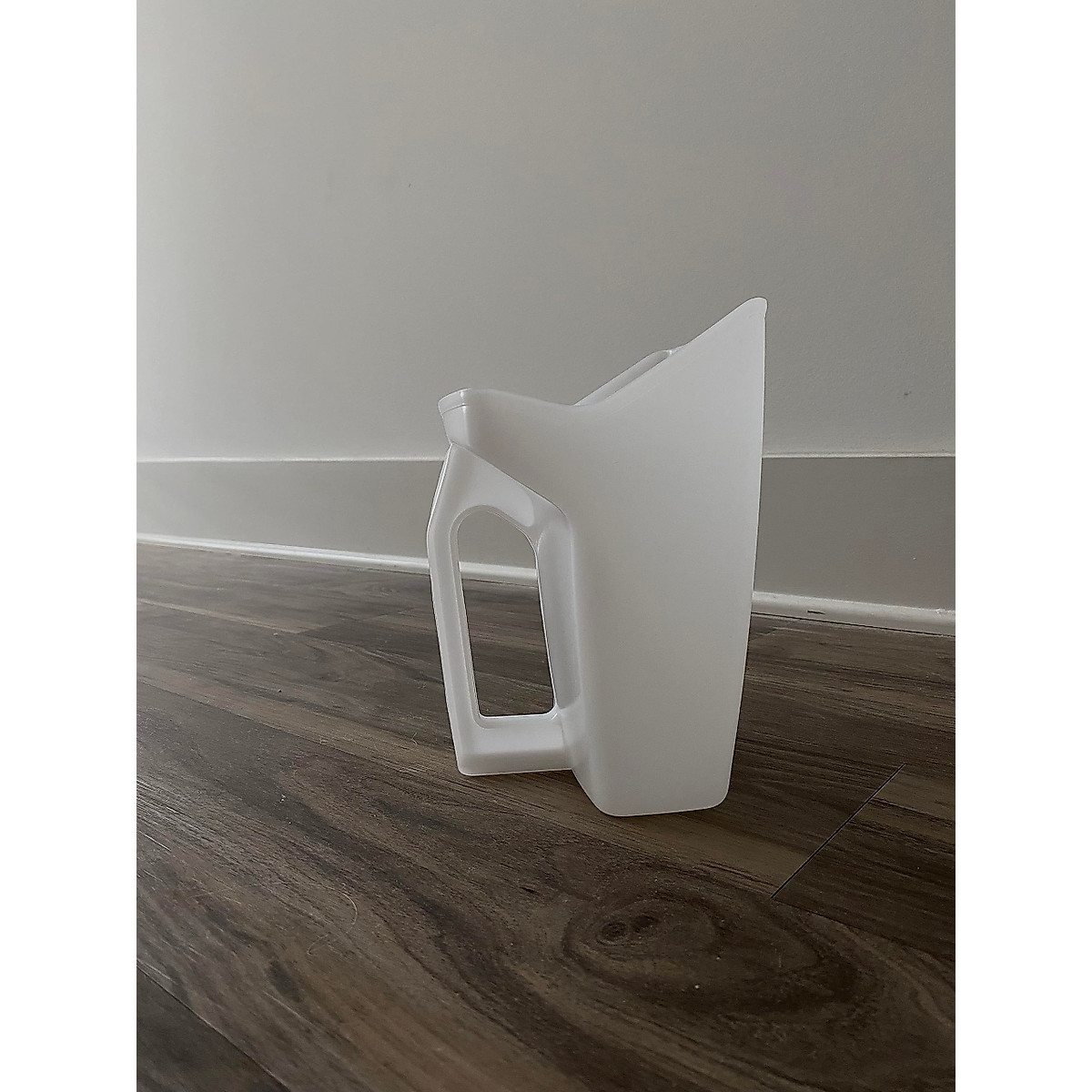 Rubbermaid Commercial Products FG288500WHT Food Service Scoop, 64-Ounce, White, for Ice and Ingredient Use, Restaurant Kitchen