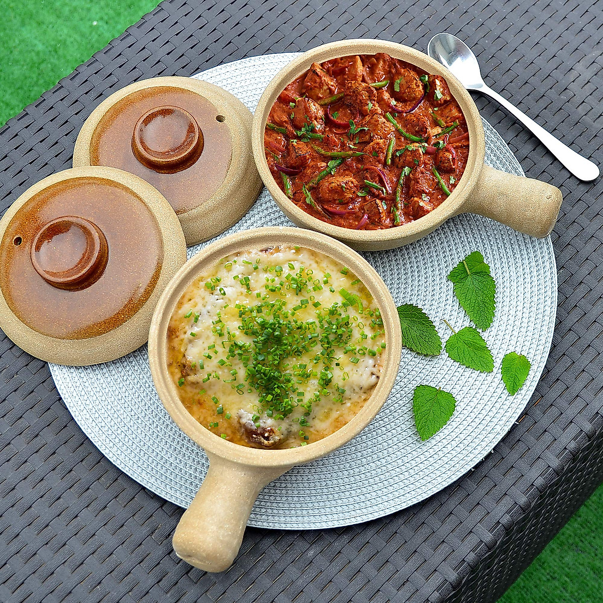 Roe & Moe Large French Onion Ceramic Soup Bowl's Set of 2 20 oz. with Handle and Lid in Rustic Design