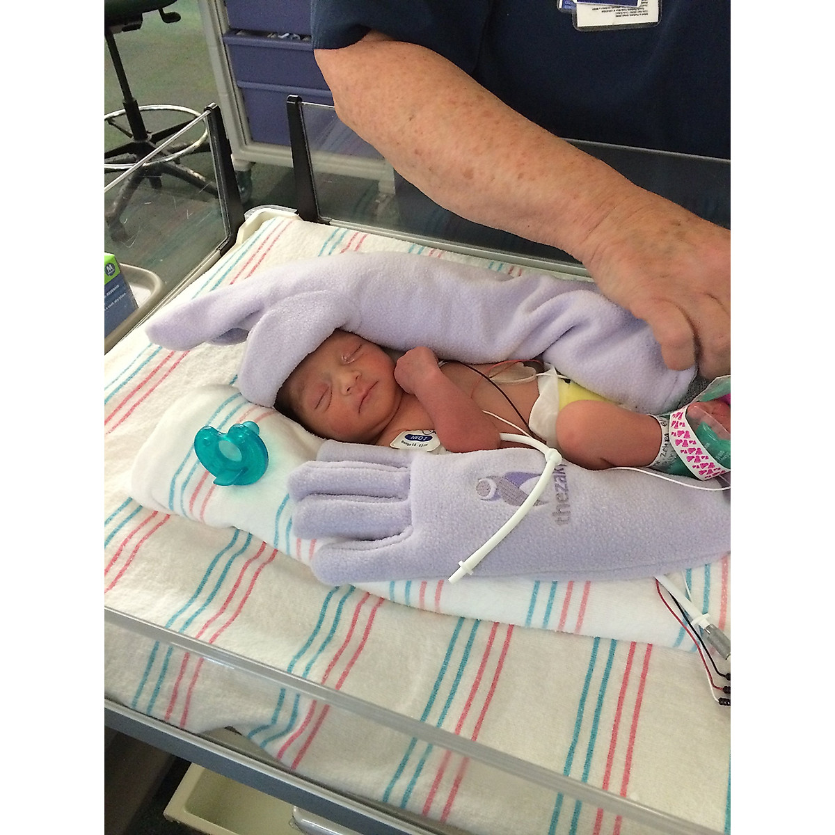 The Zaky Bonding & Positioning by Nurtured by Design - Color: Sky Blue - One Pair– Ergonomic Sleeping Support with Washing Bag- Excellent Physical & Psychological Support for Preemies & Infants