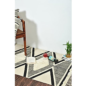 HOMEMONDE Boho Tufted Small Area Rug Washable 2x3 ft Cotton Geometric Woven Farmhouse Shaggy Throw Area Rug with Tassels for Entryway, Doormat, Kitchen Home Decor