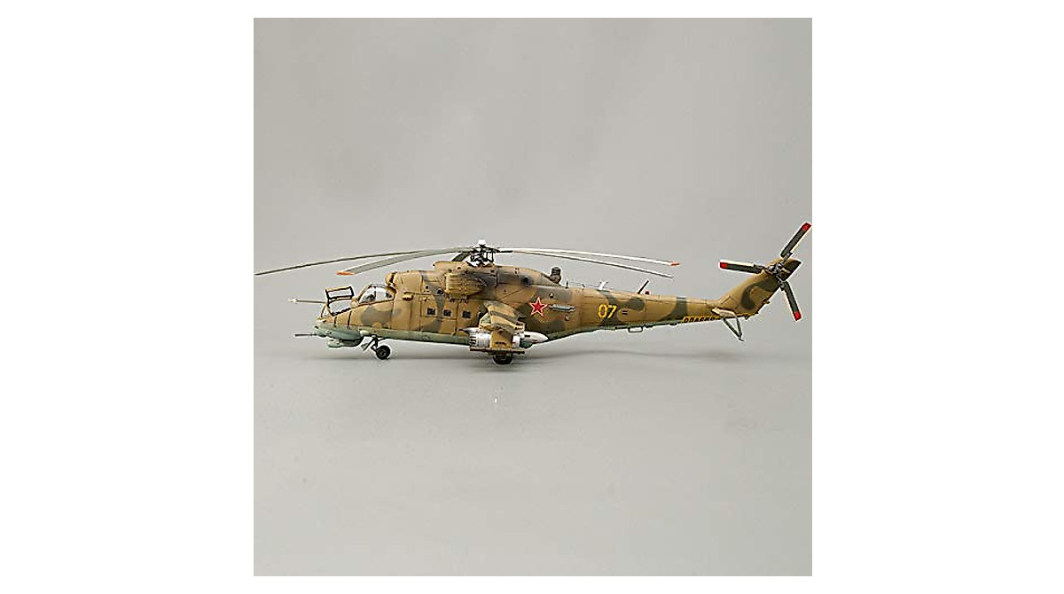 Mil Mi-24 Hind D/E Model Kit 1:72 Scale - Authentic Russian Helicopter