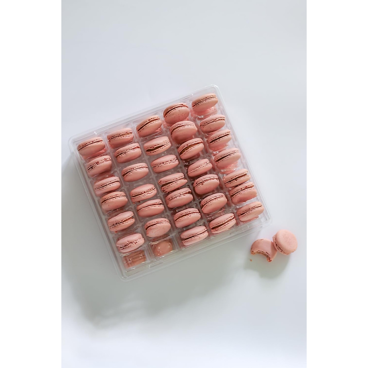 Vend Exchange Macaron Storage Freezer box - Large Storage Box with 2 Macaron Containers - Stores 70 Macarons