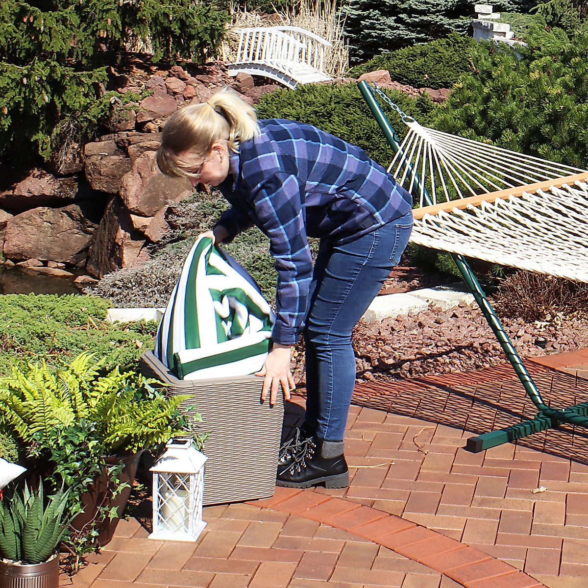 Sunnydaze 11.5-Gallon Deck Storage Box with Flat Top and Faux Rattan Design