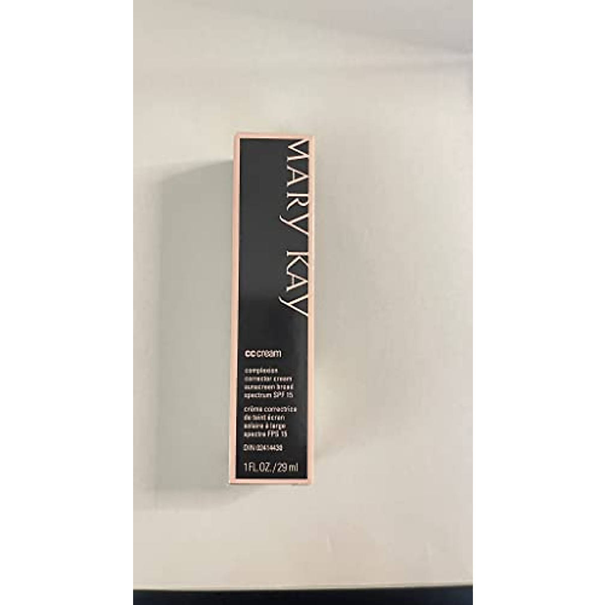 Mary Kay CC Cream Sunscreen Broad Spectrum SPF 15 1fl. oz / 29 mL - Medium to Deep