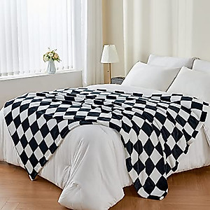 BEDELITE Checkered Throw Blanket for Couch and Bed, Luxurious Decorative Fleece Blanket with Checkerboard Grid Home Decor, Soft and Cozy Black and White Throw Blanket for Spring and Summer, 50"x60"