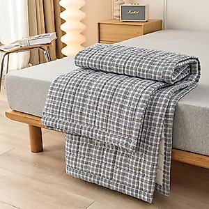 Mattress Pad Twin，Breathable，Non-Slip Mattress Protector with Elastic Straps，Quilted Mattress Topper Cover for Adults and Kids，Raw Cotton，Washable