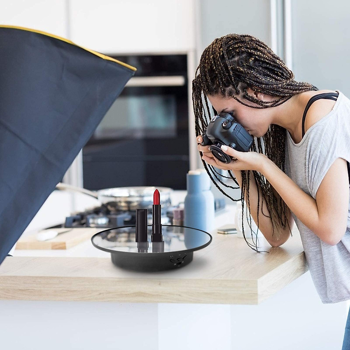 ZLMONDEE Motorized Rotating Display Stand, 7.87inch /17.6LB Load，Mirror Covered 360 Degree Turntable Display Stand for Photography Products and Shows, Max Load 8KG/ 20CM Video Show(Black)