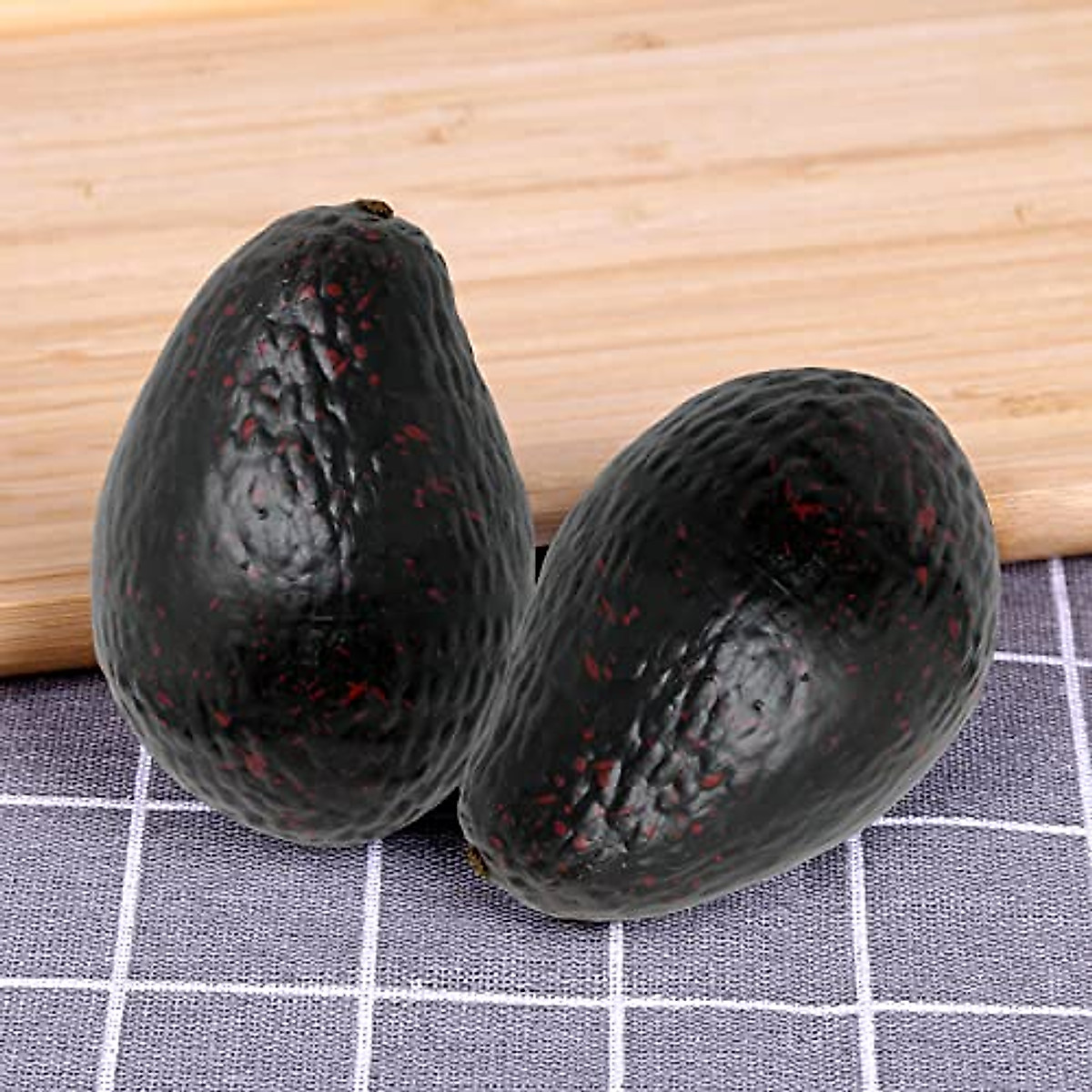 Honbay 2PCS Fake Avocados Foam Artificial Green Avocado Fruit Model Ornament Simulation Vegetable for Home Party Tabletop Decoration and Photography Prop