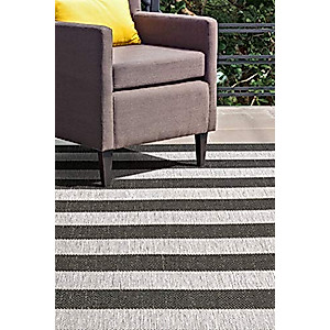 nuLOOM Haylie Chevron Striped Indoor/Outdoor Area Rug, 5' 3" x 7' 6", Black
