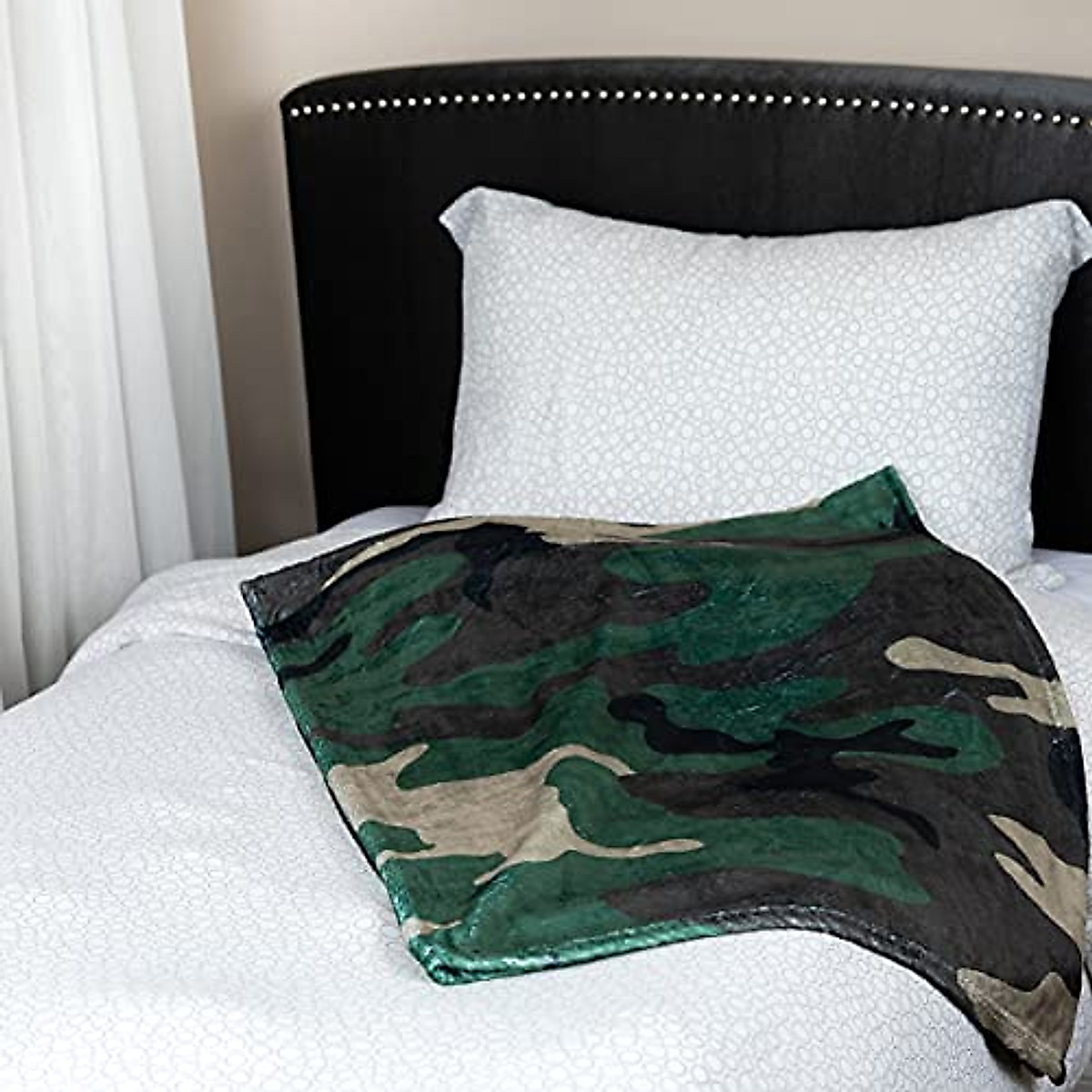 Camouflage Throw Blanket, Extra-Large Super-Soft Camo Blanket for Men, Women, Boys and Girls, Teens, Children, Lightweight Fleece Cammo Blanket (50in x 60in) Warm Plush and Cozy Throw for Bed or Couch