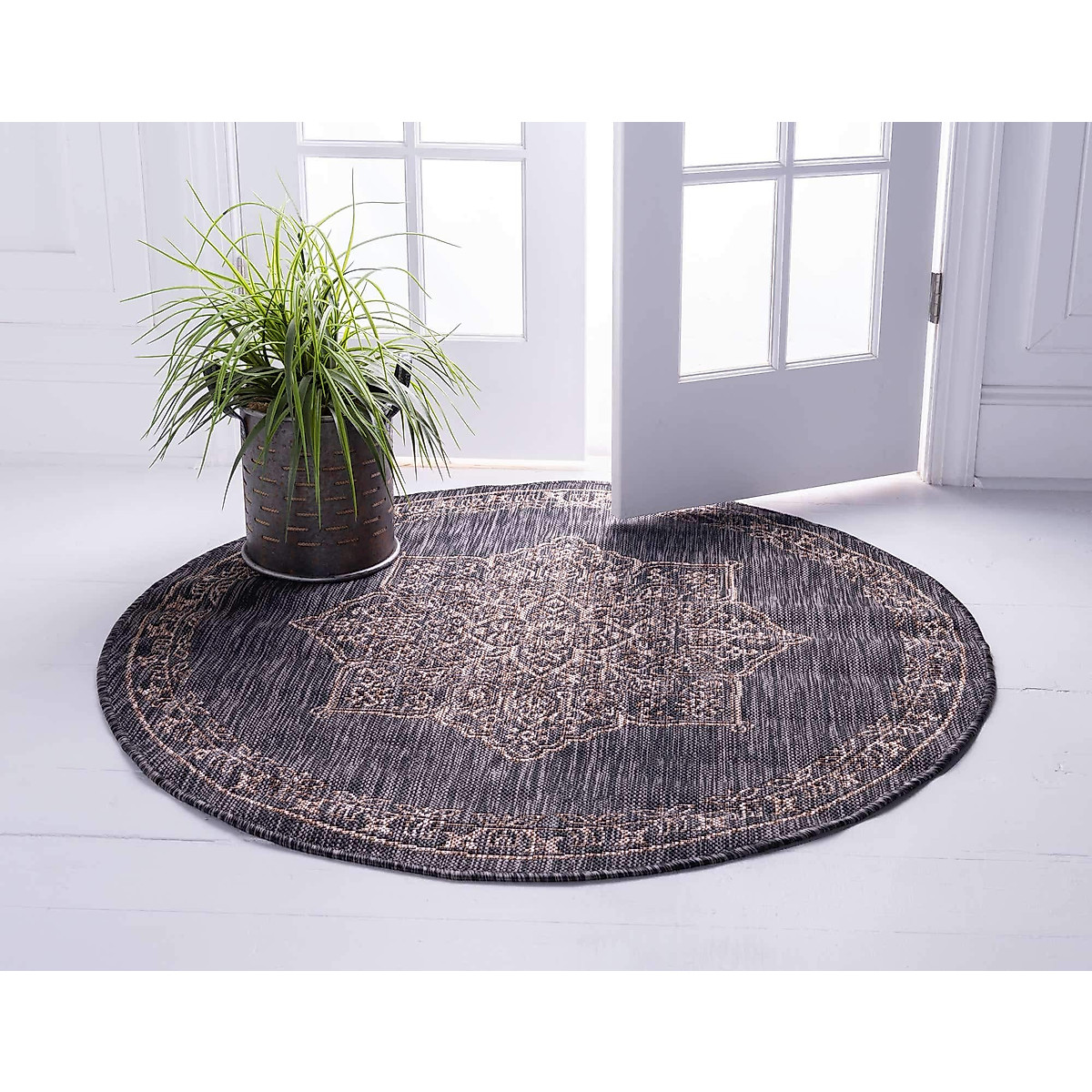 Unique Loom Outdoor Traditional Collection Area Rug - Antique (4' 1" Round, Charcoal Gray/ Natural)